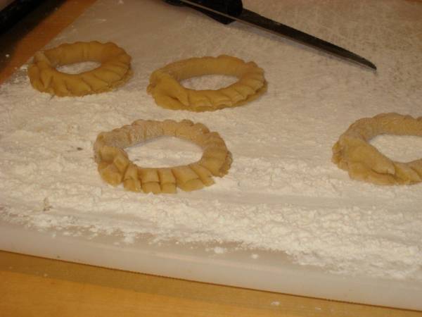 A Sephardic Shabbat, Delicious Desserts and a Story……. | BendichasManos.com