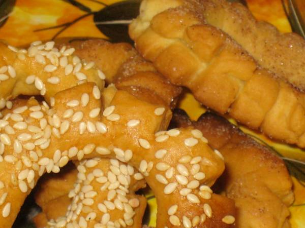 A Sephardic Shabbat, Delicious Desserts and a Story……. | BendichasManos.com