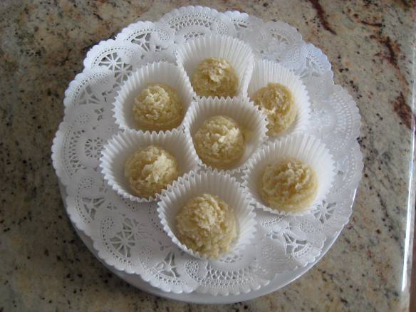 A Sephardic Shabbat, Delicious Desserts and a Story……. | BendichasManos.com